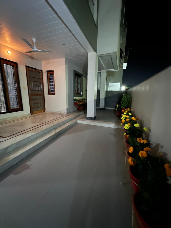 Spacious 2bhk With Kitchen, Workspace & Wi-fi - Haldwani