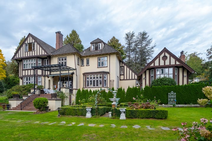 Exclusive 5-bed Manor With Amazing Garden View - Vancouver