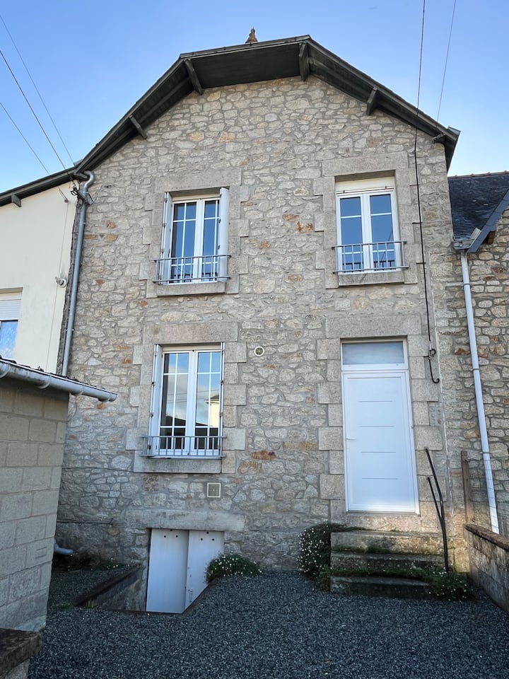 Maison Bretonne En Centre-ville Avec Jardin - Pontivy