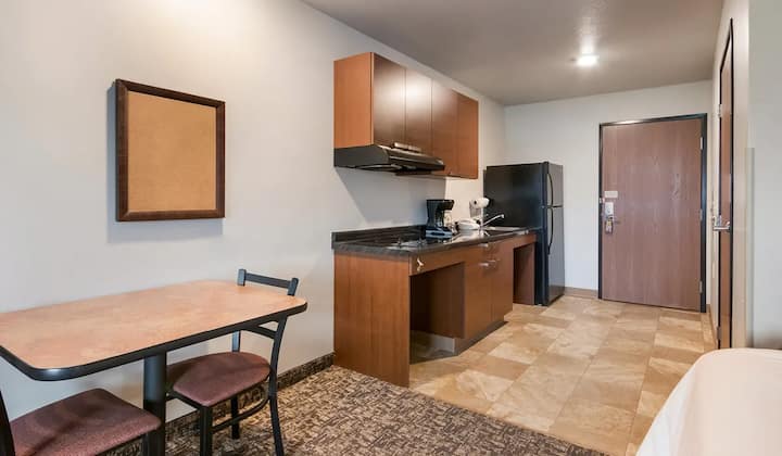Pet-friendly Comfort | Kitchen & Relaxing Space - Boise, ID