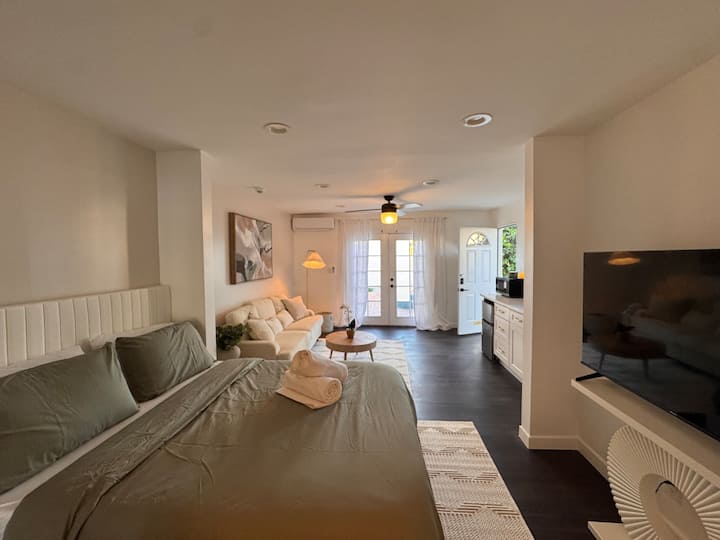 Luxury Retreat - Calabasas, CA