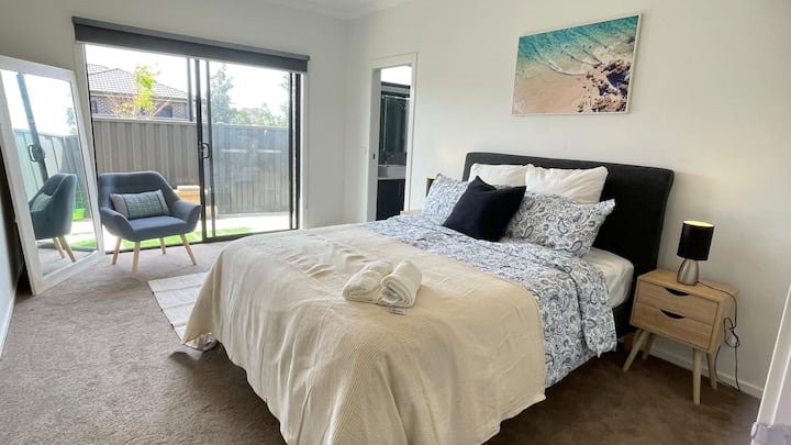 Home In Rockbank, West Melbourne - Melbourne