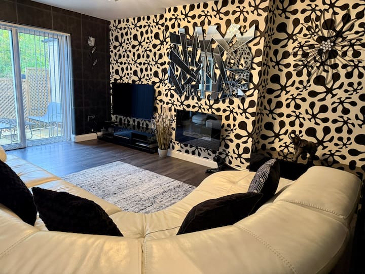 Stylish 3-bed Family Pet-friendly Home With Garden - Cardiff