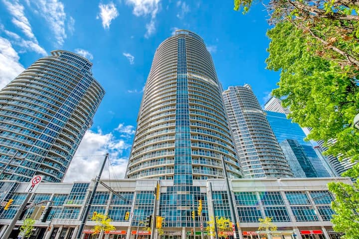 Modern Condo On Queens Quay - Toronto