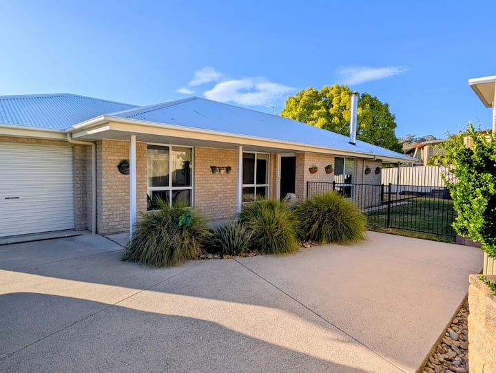 House Of Lésroy
3br King Queen Double + Single - Albury