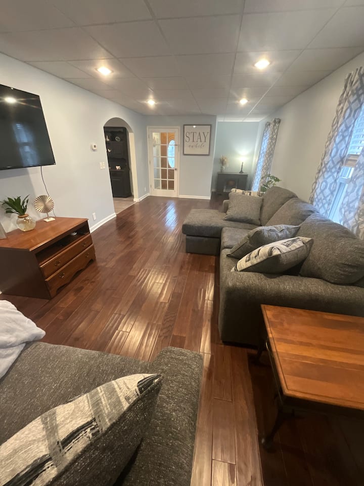 The Falconer Flat - Family And Business Friendly - Jamestown, NY