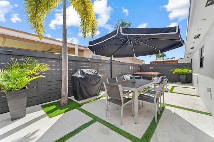 Modern 2br W/hot Tub & Yard | Near Beach & Casino - Dania Beach, FL