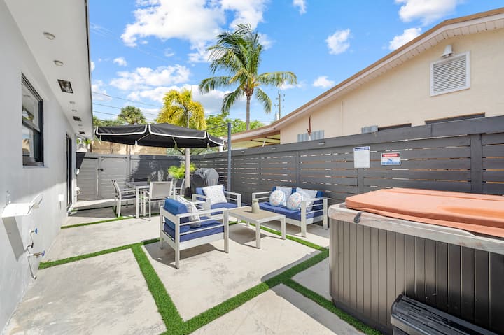 Modern Oasis W/hot Tub & Private Backyard - Dania Beach, FL