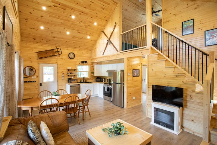 Whispering Pines Chalet - Ski, Bike, Hike, & Relax - Sussex, NB, Canada