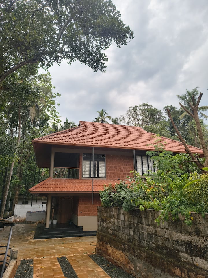 2bhk With Large Party Areaperfect For Gatherings - Malappuram