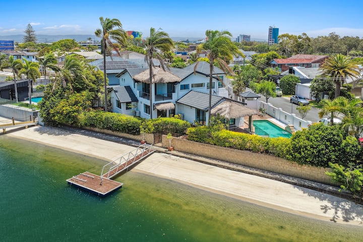Your Private Paradise | Luxe Waterfront House - Surfers Paradise