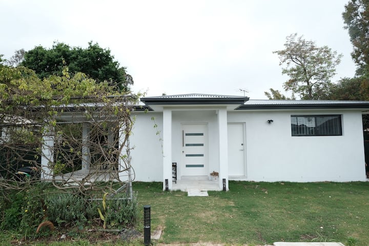 Brand New Built Two Bedrooms Granny-flat - Parramatta