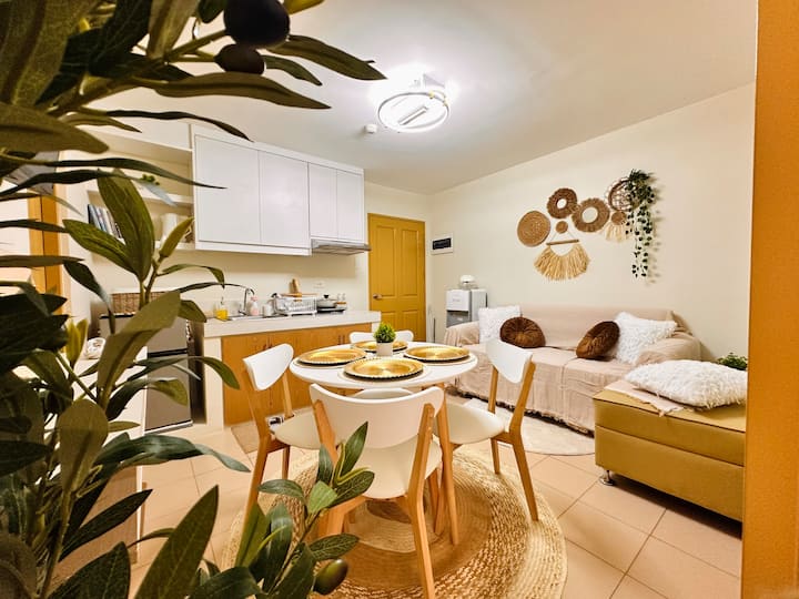 The Creative Cove • 2br Boho Condo Near City Hall - Philippines
