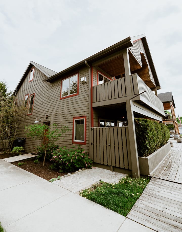 Leland's Harbor View - Leland, MI