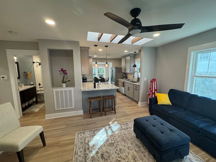 Newly Remodeled Downtown Home, Walk Everywhere! - Blacksburg, VA