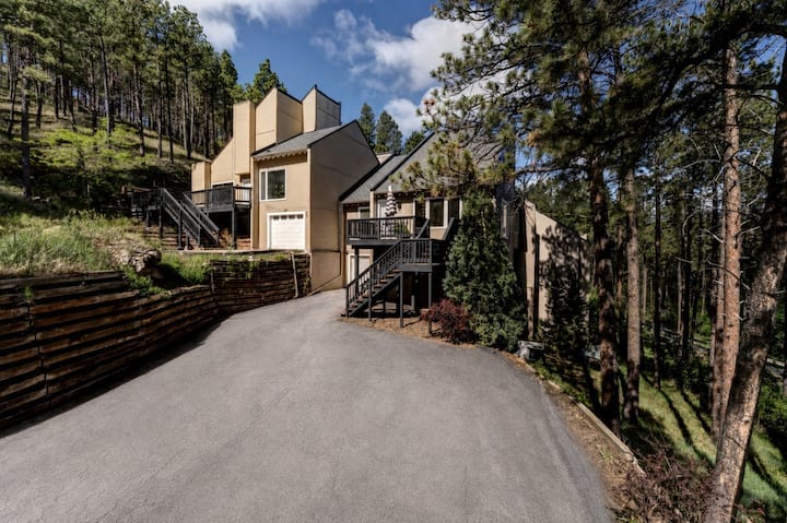 Tall Pines Getaway - Rapid City, SD