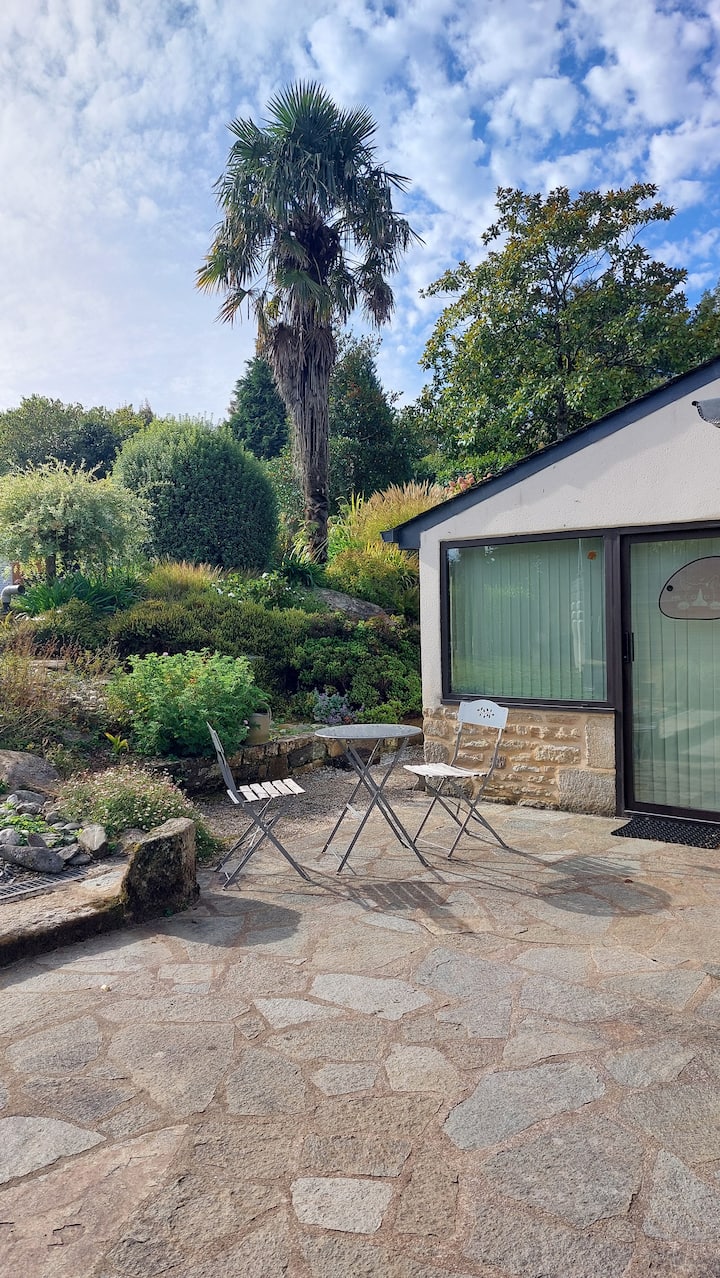 Gîte Indépendant
"Les Hirondelles " - Cast