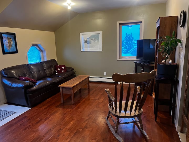 Bright Private Suite • Cozy, Quiet & Clean - Yellowknife
