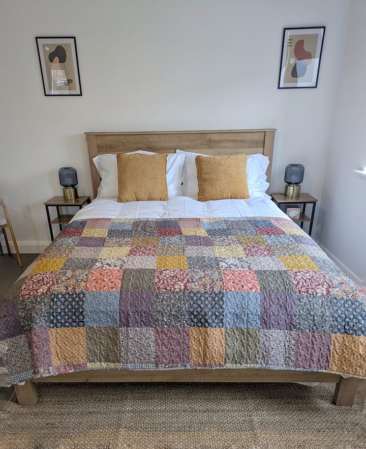 Bespoke Rooms With Private Entrance In Trim - Trim