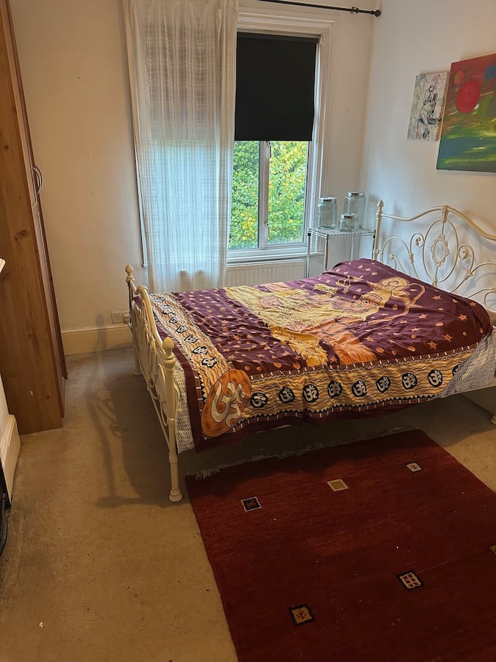 Large Double Room In 3 Bedroom Victorian House - Ruislip