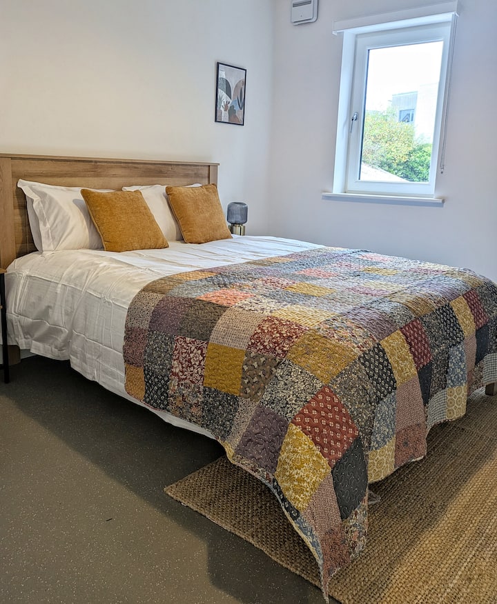 Bespoke Rooms With Private Entrance In Trim - Trim