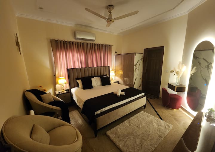 Modern Luxury 1bhk Apt City Center Gulberg Lahore - Pakistan