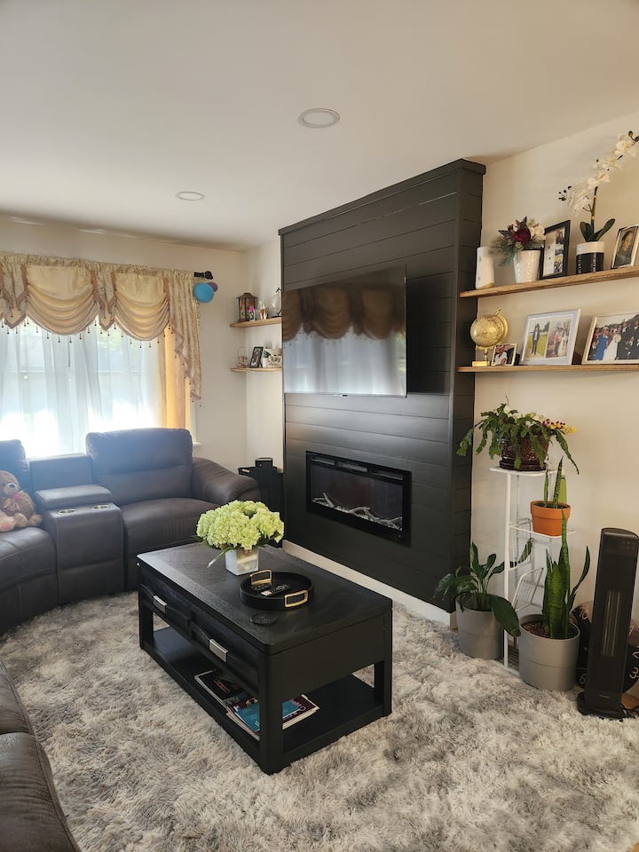 4 Bright Furnished Rooms, In Beautiful Huntington. - Huntington, NY