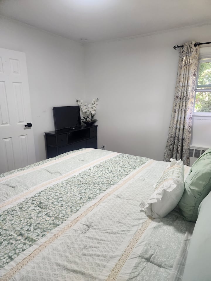 Anna King Room For Rent In Huntington - Huntington, NY