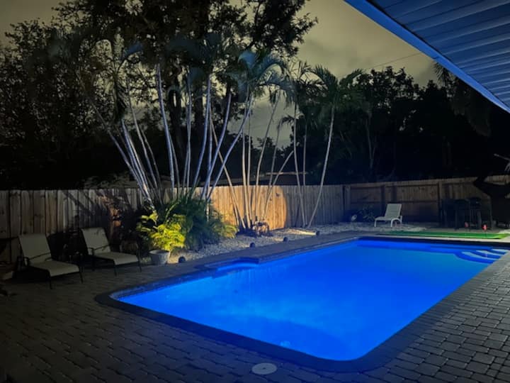 4 Bedroom Heated Pool By Downtown Sarasota - Sarasota, FL