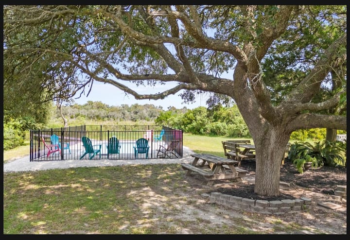 Private Pool & Canal, 38 Sec Walk To Beach! Heaven - Oak Island, NC