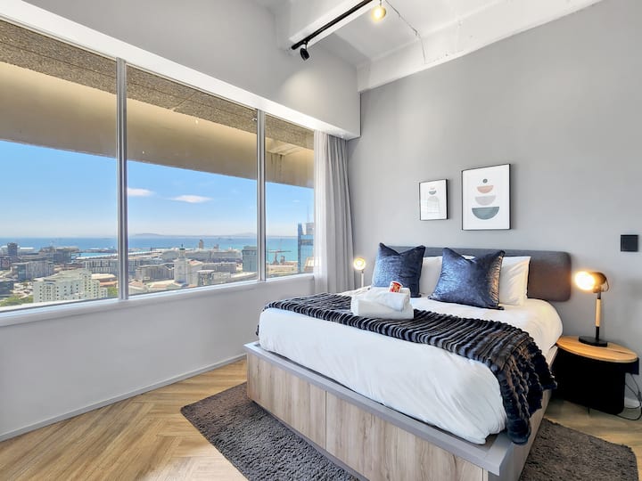 2015 One Thibault Close To V&a And Cticc - Kapstadt