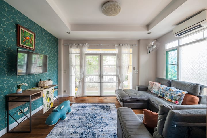 Privatehome Pattanakarn/ 5br/ 7min Airportraillink - タイ