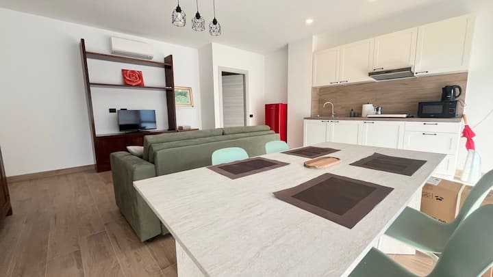 Tolstoj 15 - Saronno