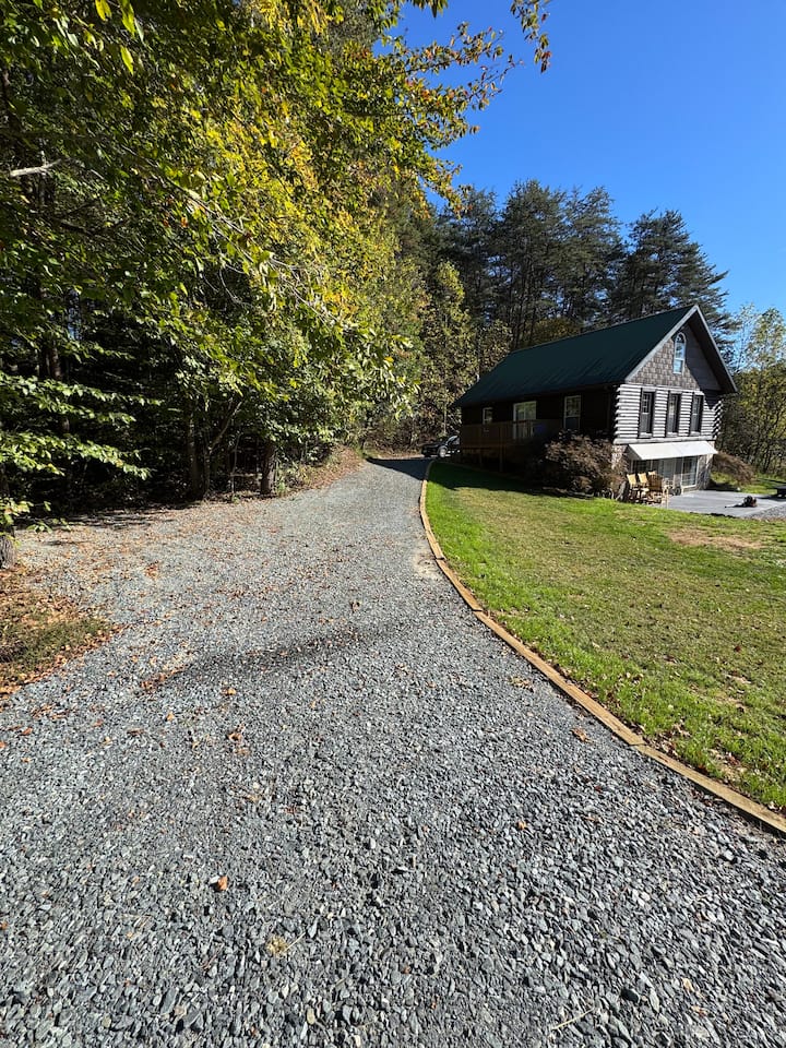 Private Cabin Near Vineyards - Mount Airy, NC