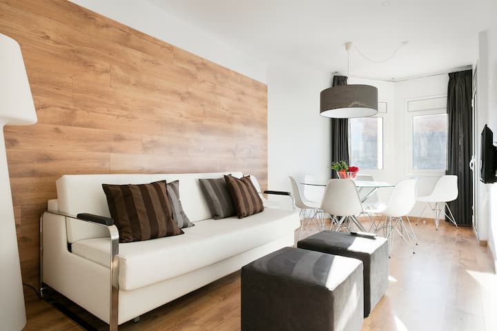 402 - 3br Apartment With Balcony @ Vila Olimpica - Badalona