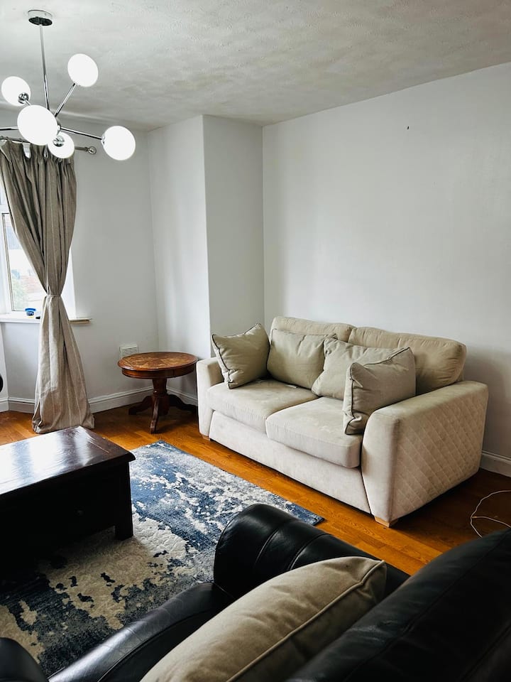 Modern Sunderland Stay – Ryhope, Parking, Garden - Sunderland