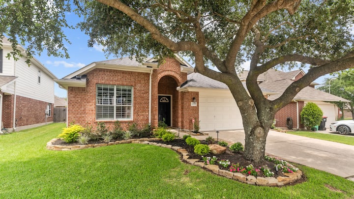 New Listing - The Lucky Hideaway - Tomball, TX