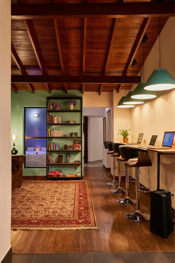 El Poblado Medellin Luxury 5br/jacuzzi & Ac - Itagüi