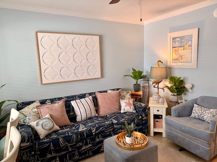 Beach-block Avalon Condo + Heated Pool & Parking - Avalon, NJ