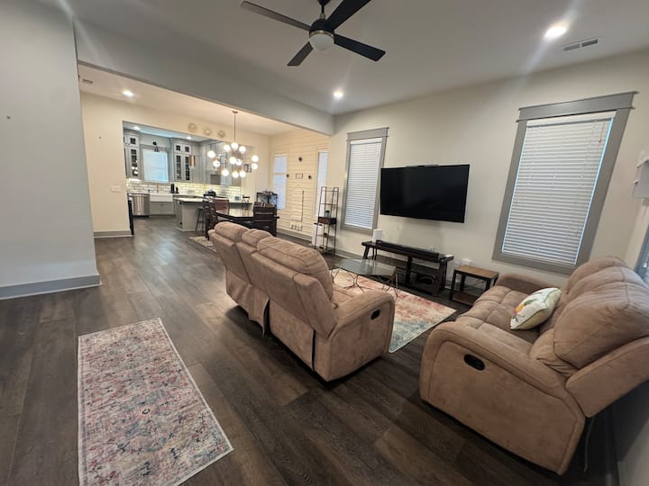 Rocket City Modern Retreat - Huntsville, AL
