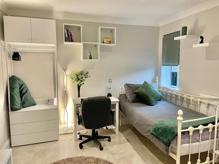 Comfortable Double/single Studio-room In Pinner - Watford