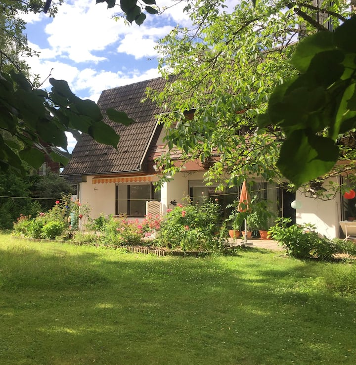 Freundliches Appartement Mit Terrasse, S7 München - Grünwald