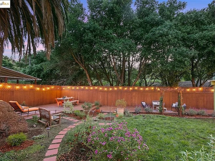 Beautiful Cabin Oasis With Private Patio & Garden - Alameda, CA