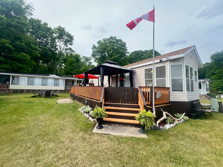 Lakeside Hideaway, 35 Shady Lane - Crystal Beach, ON, Canada