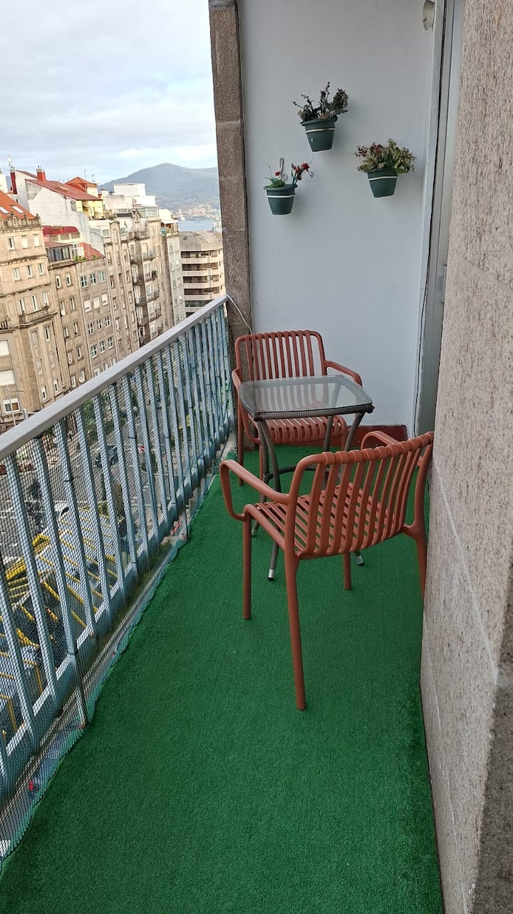 Cómodo Apartamento Grande En El Centro De Vigo - Vigo