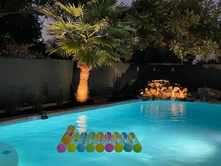 Completed Renovated Lakefront, Pool, Heated Spa - Missouri City, TX