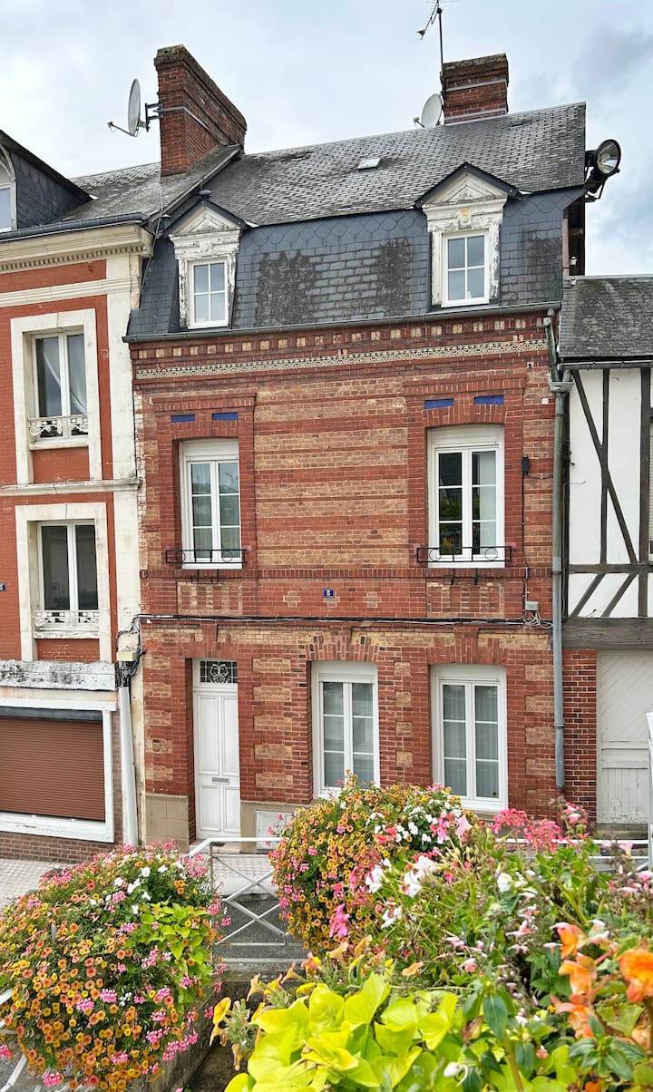 L'ecureuil Ludique, Maison De Ville & Ludothèque - Le Neubourg