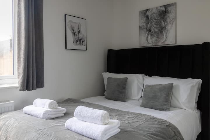 Comfortable Home Near Supermarket With Parking - Hereford