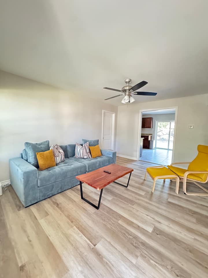 Stylish 3br Retreat W/ Garage & Modern Comforts - Farmers Branch, TX
