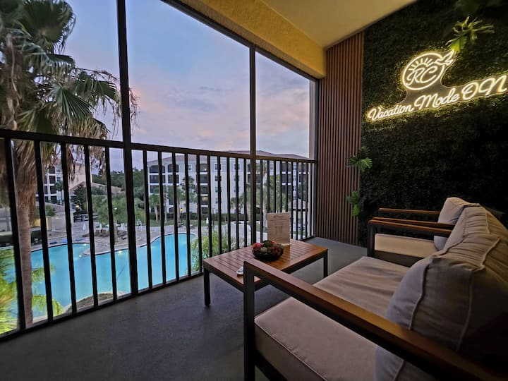 Luxury Lake & Pool View 3 Bed  Minutes To Disney - Orlando, FL